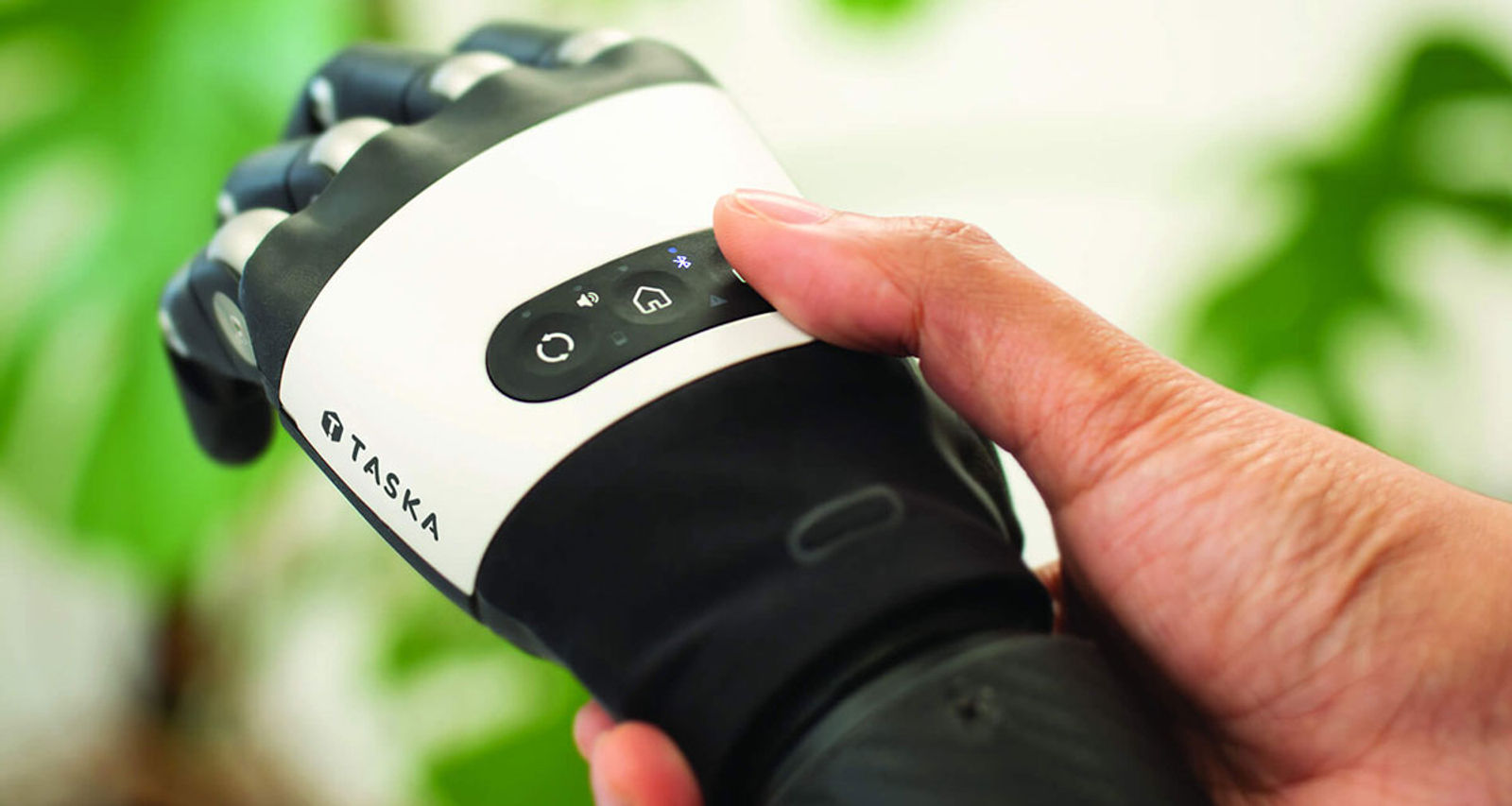 How does a myoelectric hand work? | TASKA Prosthetics