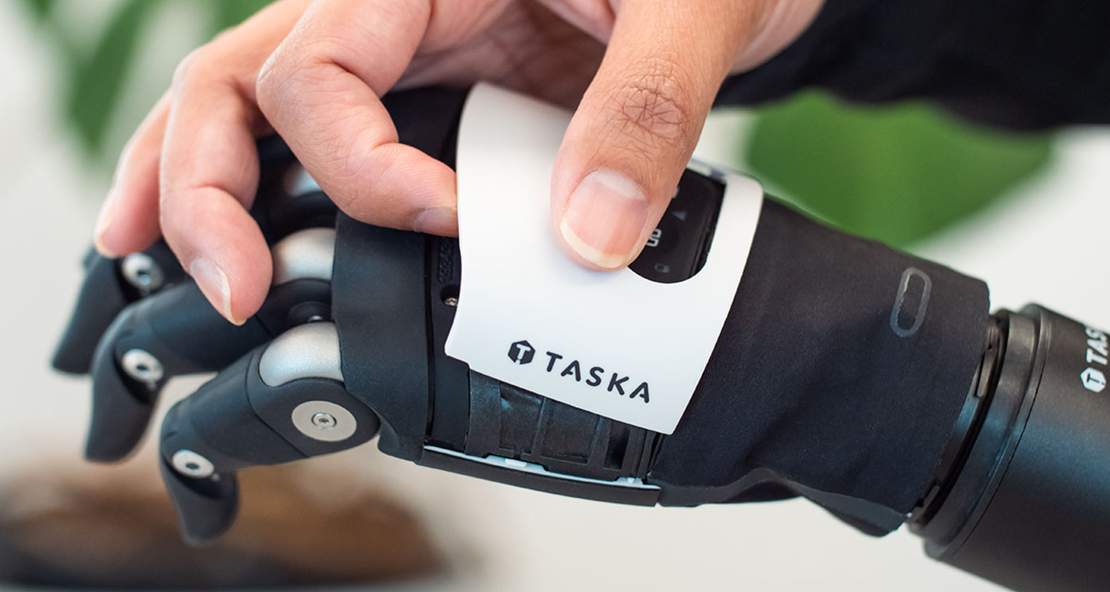 Replacing Coverplates on your TASKA CX™ | TASKA Prosthetics