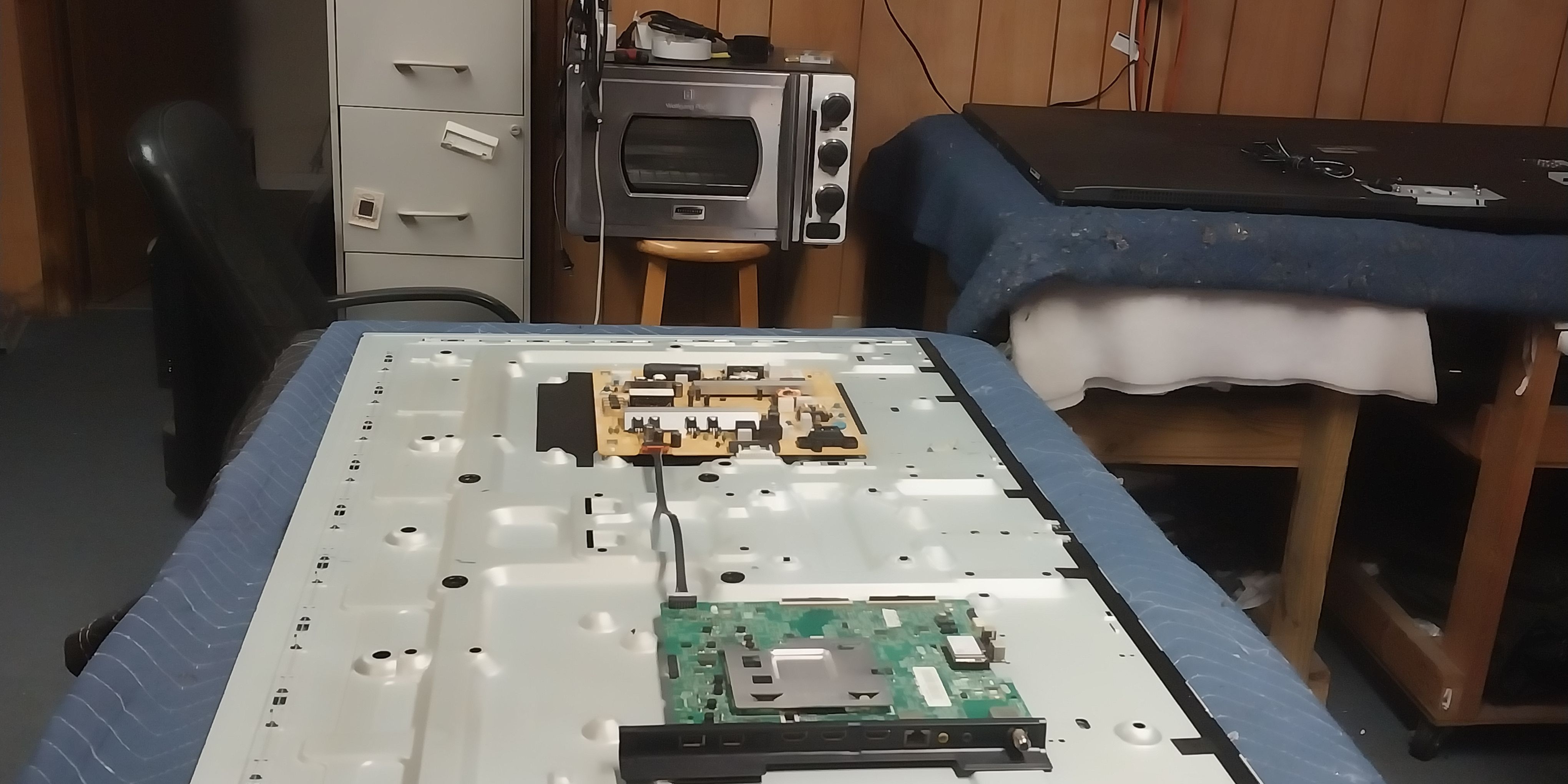 Course: Disassembling and Assembling a Samsung flat-screen tv · The ...