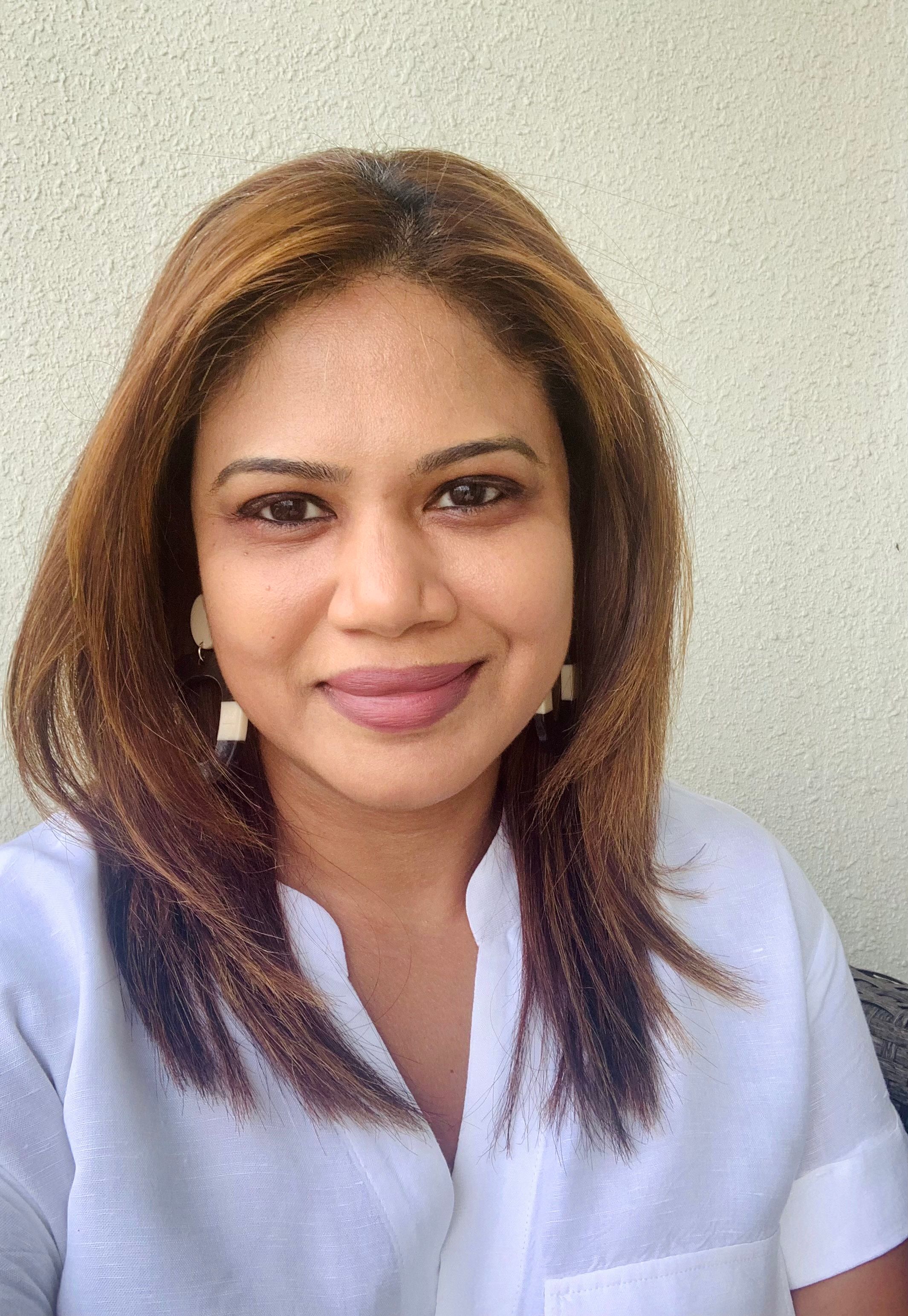 Sumali Piyatissa - 202 works for sale, profile & content on The Artling