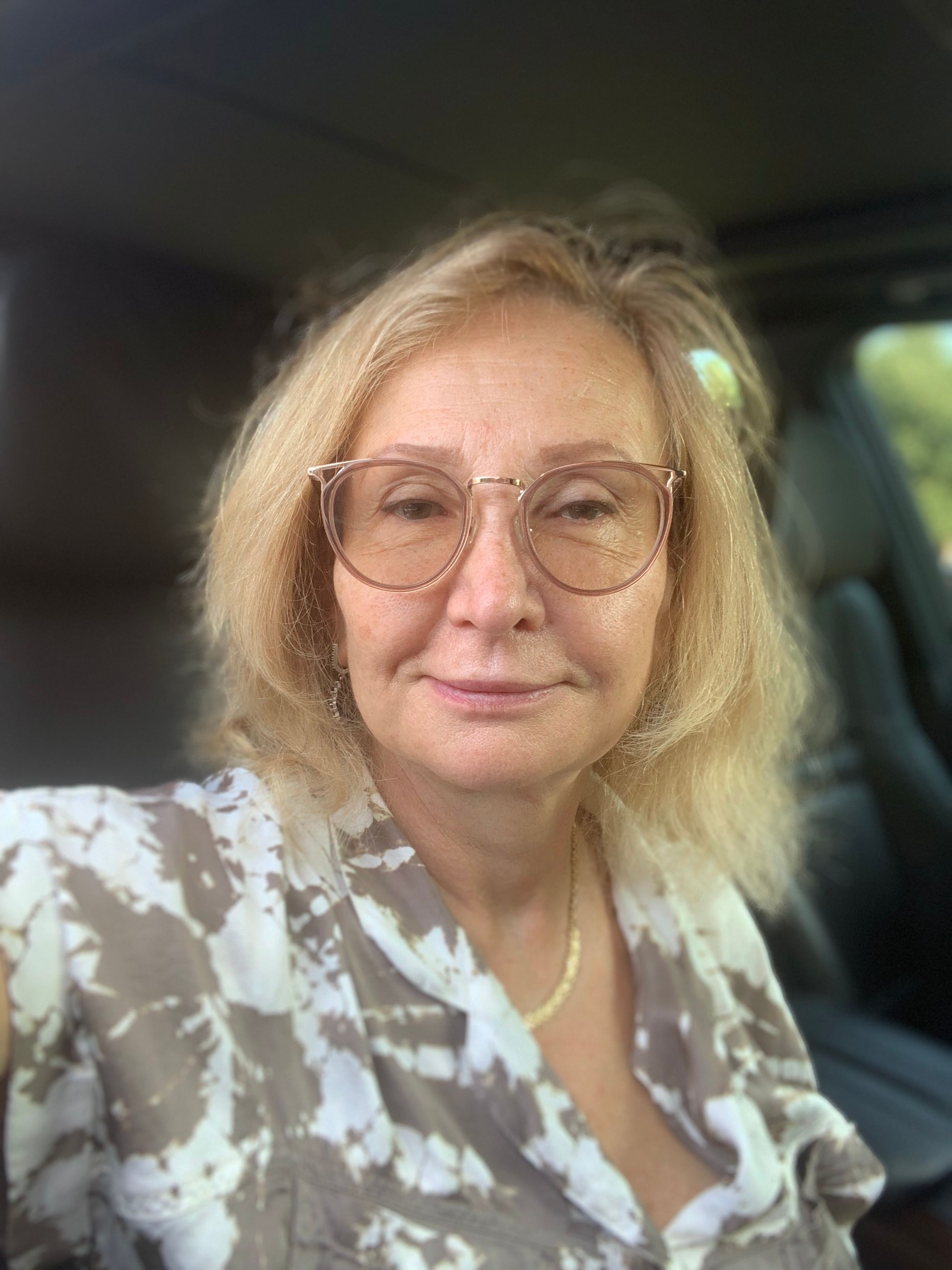 Julia Hacker - 24 works for sale, profile & content on The Artling