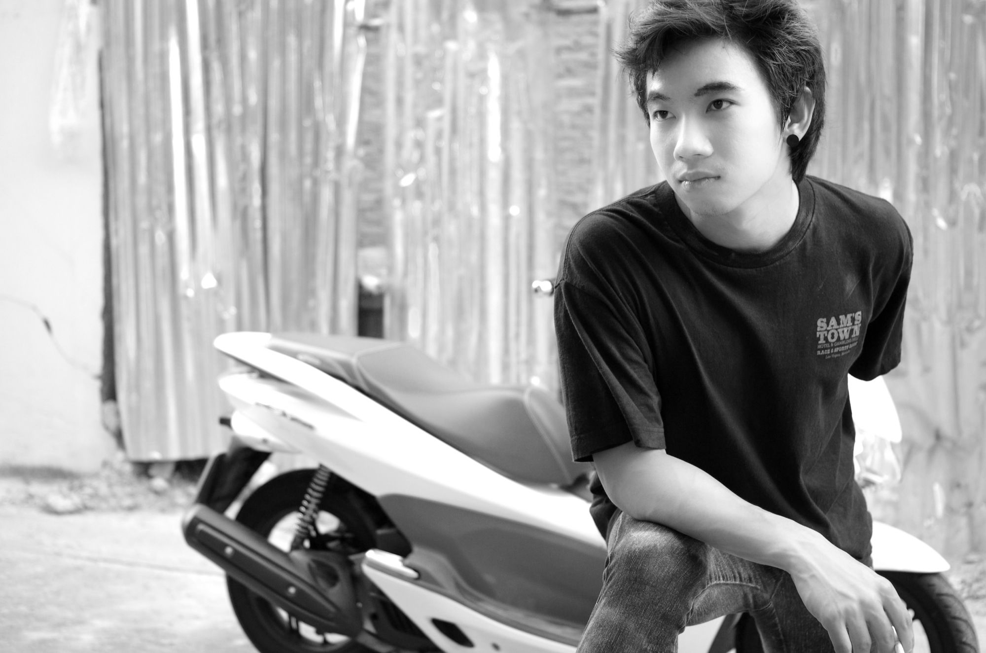 Henry Tan - 15 works for sale, profile & content on The Artling