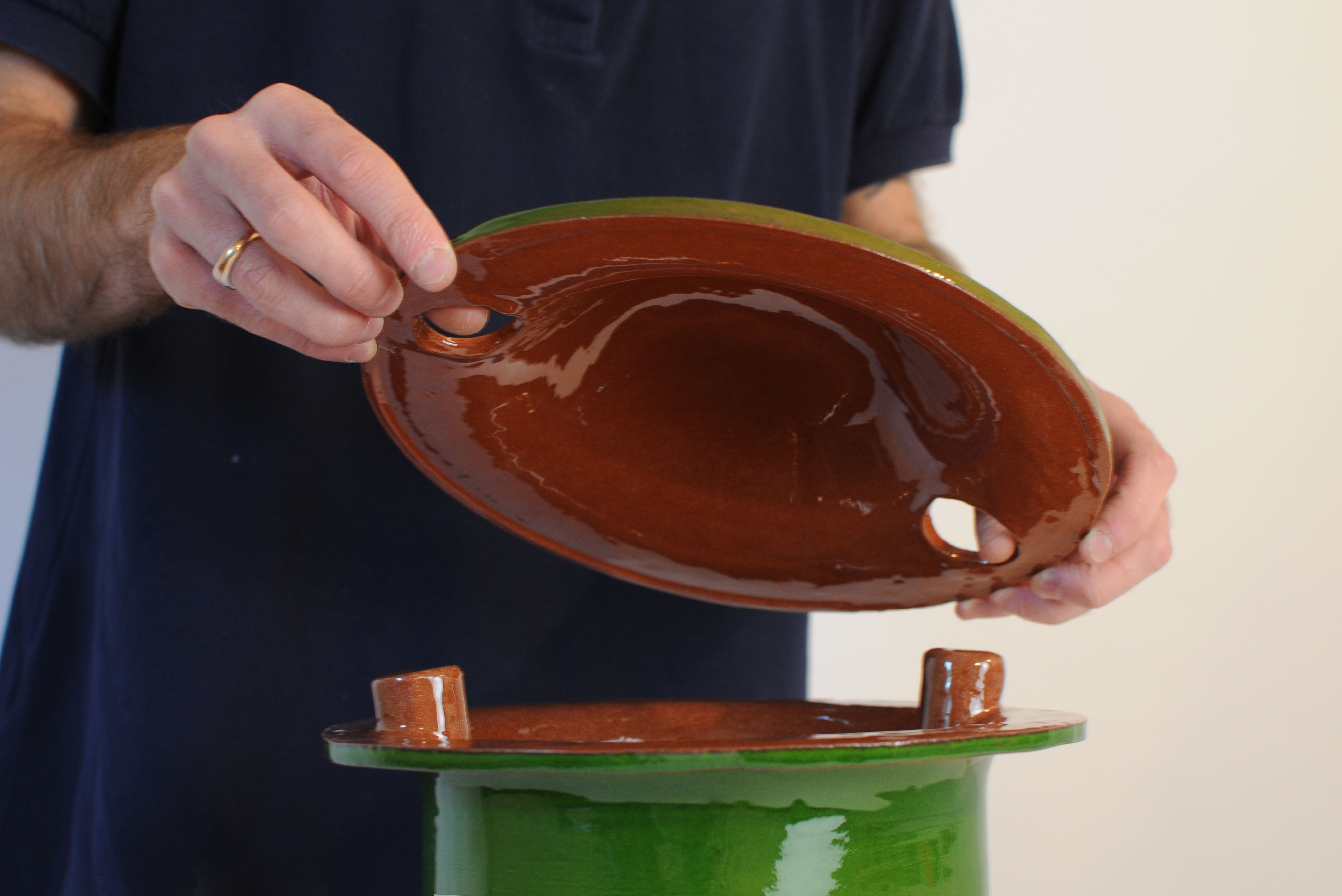 Frog pot by Geoffrey Pauchard 2021: Visual Artwork | The Artling