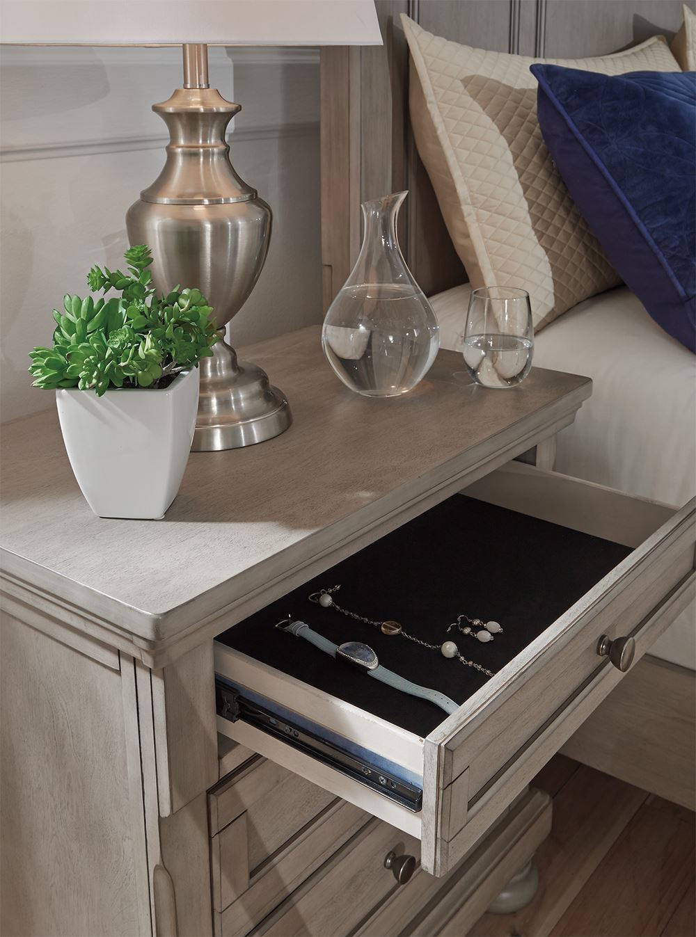 Lettner Nightstand | The Furniture Mart