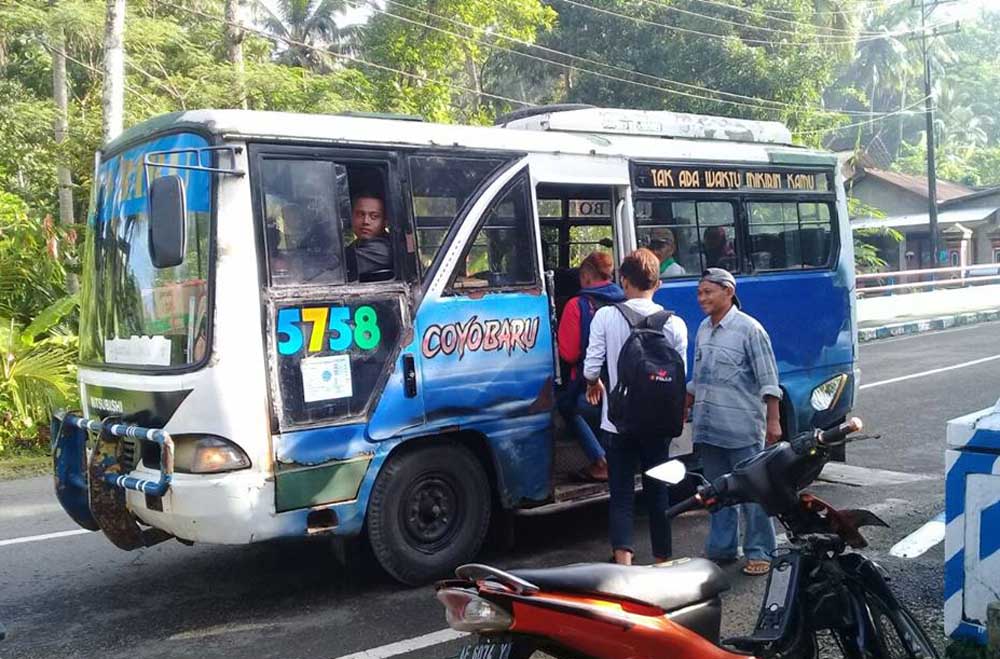 Transportasi Umum Pacitan Menempuh Jalur Merana