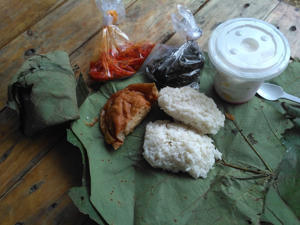 Sega Jamblang, Legendaris Kuliner Khas Cirebon - pesenmakan.id