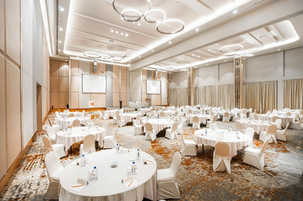 Unique Ballroom dan Smiley Room di HARRIS Hotel Batam Center Siap untuk ...