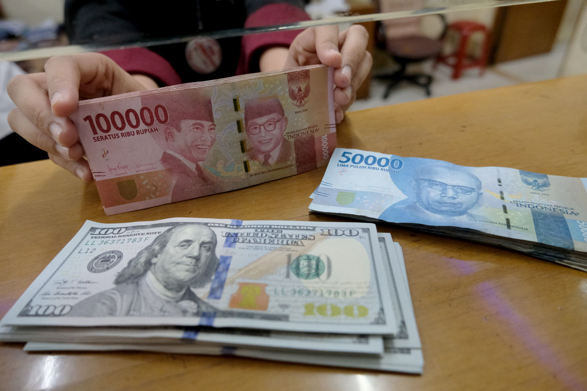 Kurs Rupiah Hari Ini Tembus Rekor 1 Juta Kasus COVID 19 Ancam kurs-rupiah-hari-ini-tembus-rekor-1-juta-kasus-covid-19-ancam