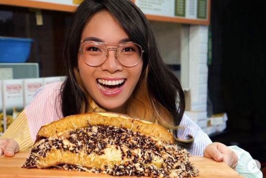 Luar Biasa, Influencer dan Food Vlogger Ini Konsisten Bantu UMKM ...