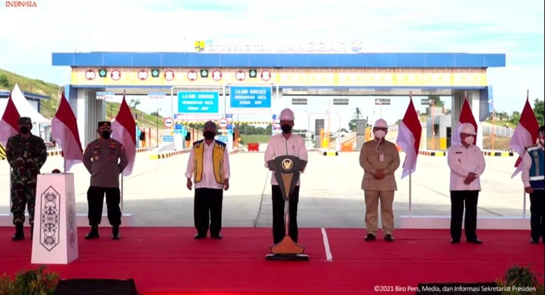 Resmikan Jalan Tol Pertama di Kalimantan, Jokowi Mau Pembangunan Keluar ... Resmikan Jalan Tol Pertama di Kalimantan, Jokowi Mau Pembangunan Keluar ...