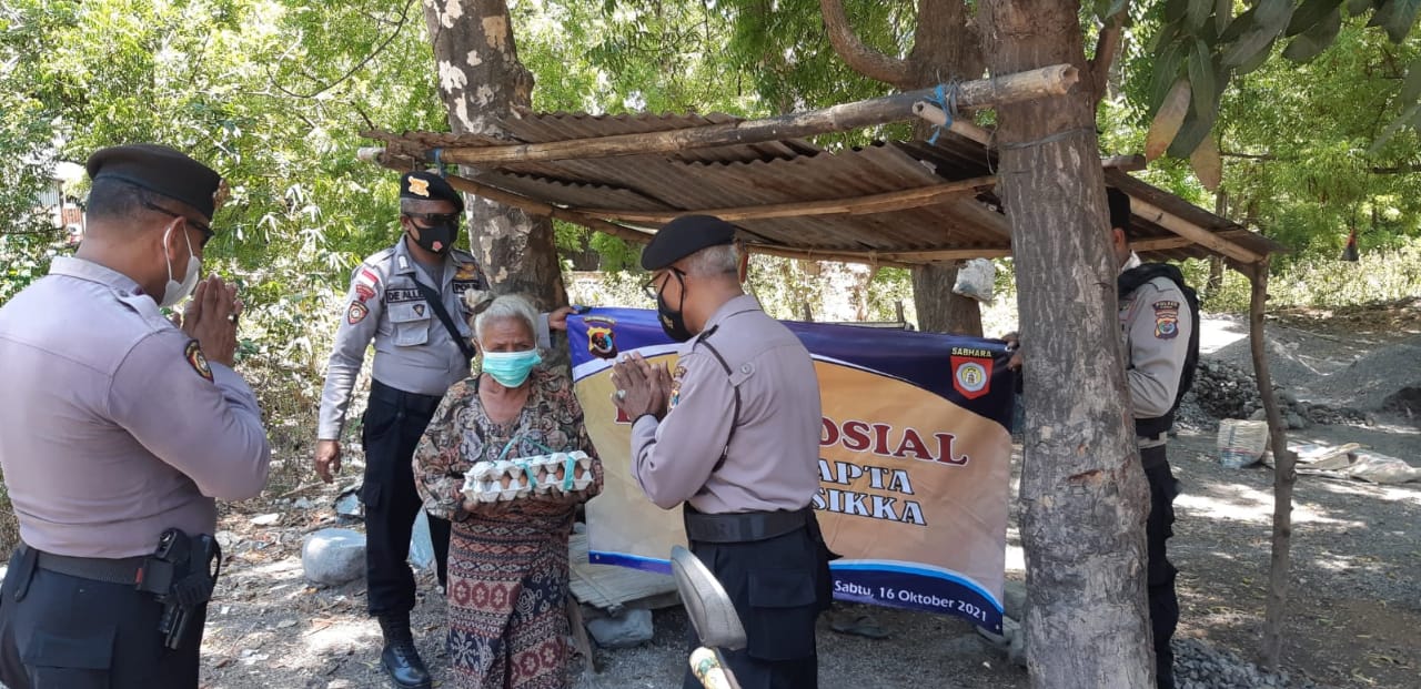 Berbagi Kasih kepada Warga Kurang Mampu, Kasat Samapta bagikan Sembako ... Berbagi Kasih kepada Warga Kurang Mampu, Kasat Samapta bagikan Sembako ...