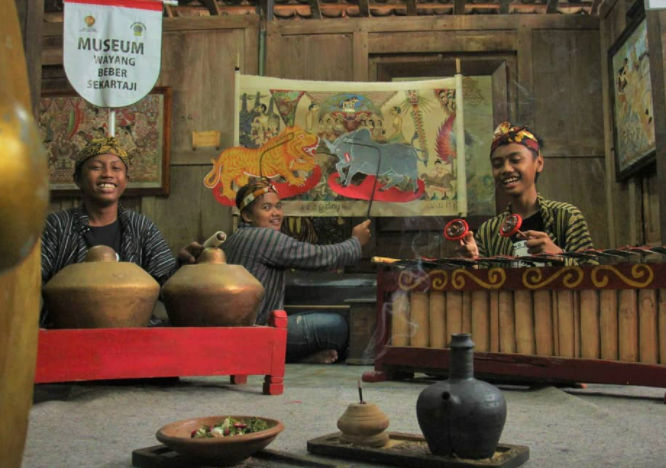 Belajar Mengenal Wayang Beber di Museum Wayang Beber Sekartaji ...
