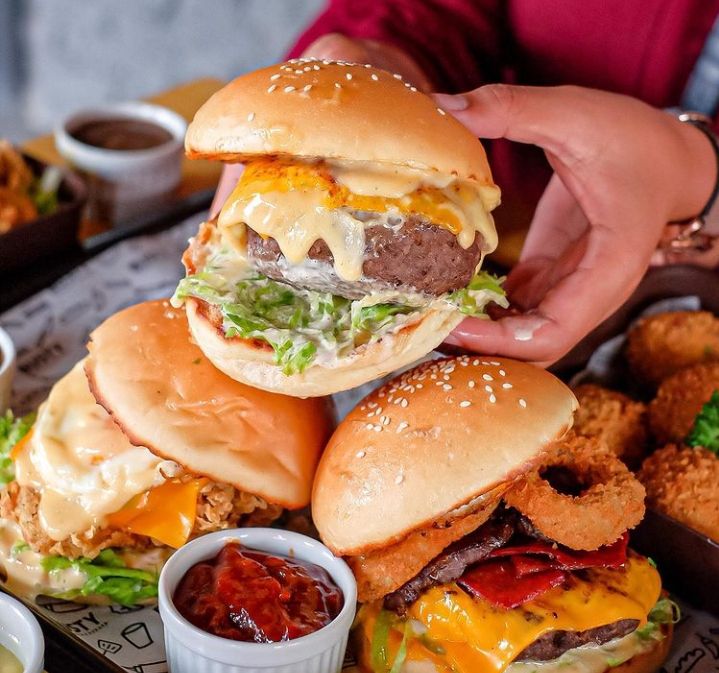 Burger Lokal, Porsi dan Rasa Super Maksima - jogjaaja.com