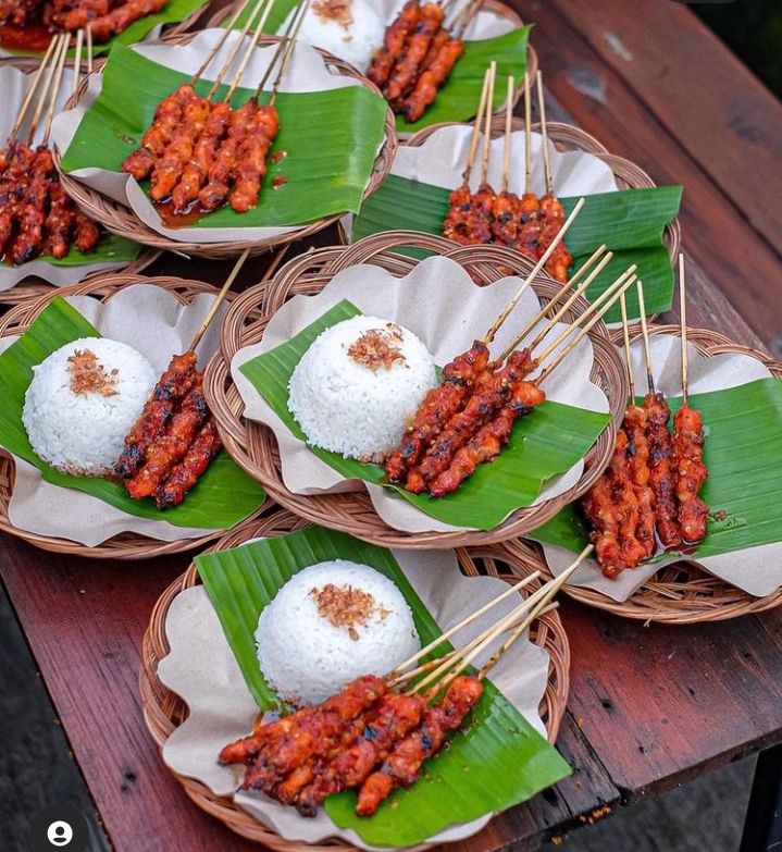 Sate Merah Bangde, Bumbunya Meresap Sampai Gigitan Terakhir - Jogjaaja