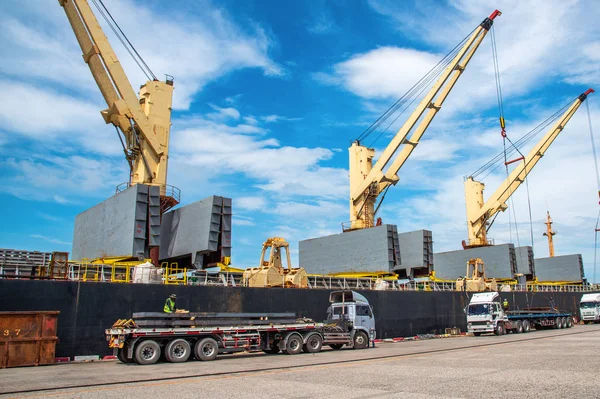 KAI, Pos Indonesia dan Pelindo Kolaborasi Layanan Logistik BUMN ... KAI, Pos Indonesia dan Pelindo Kolaborasi Layanan Logistik BUMN ...