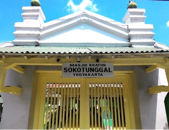 Masjid Soko Tunggal Kokoh Berdiri dengan Satu Tiang? - jogjaaja.com