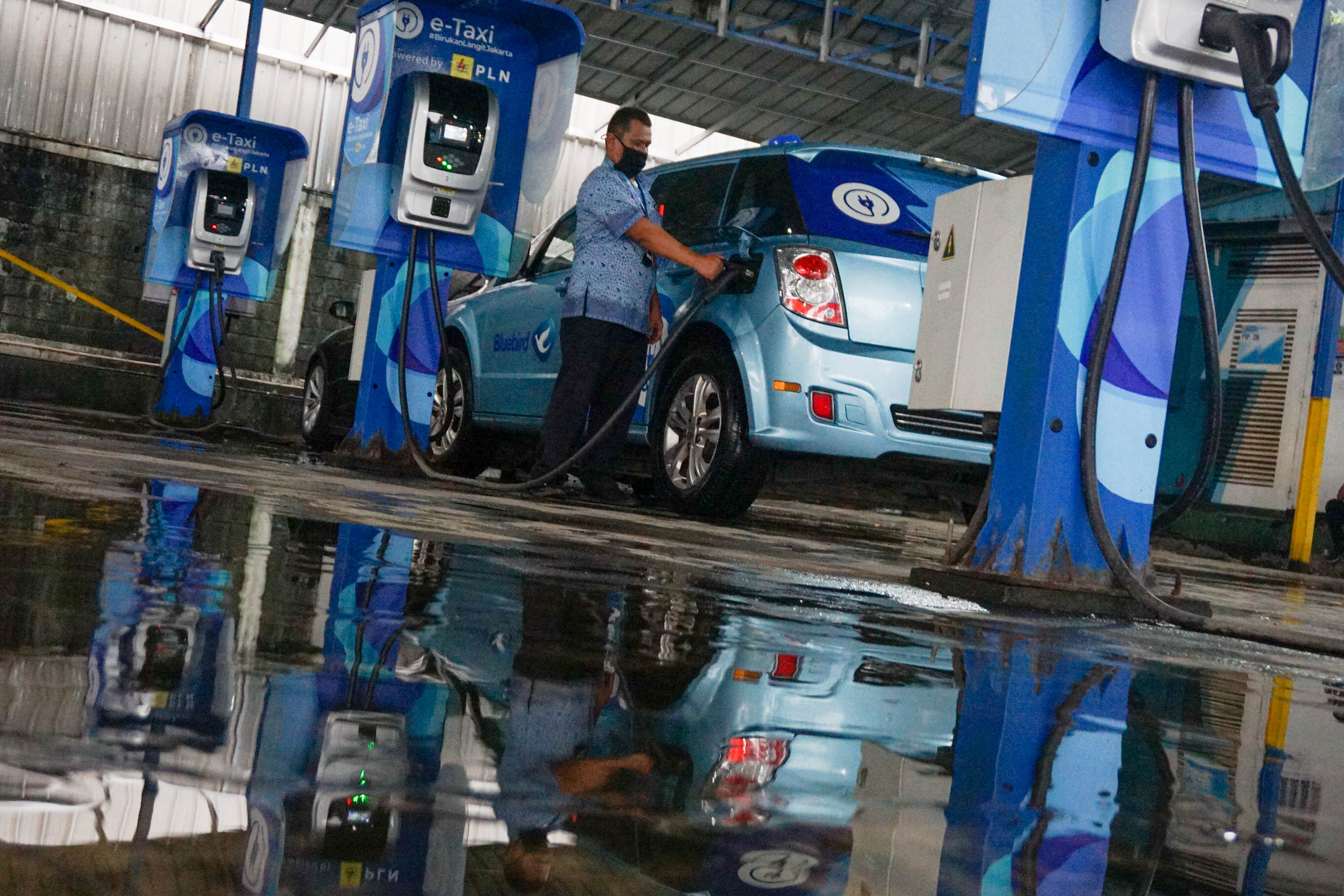 Jauh dari Target, PLN: Motor Listrik di Indonesia Capai 16.473 Unit ...
