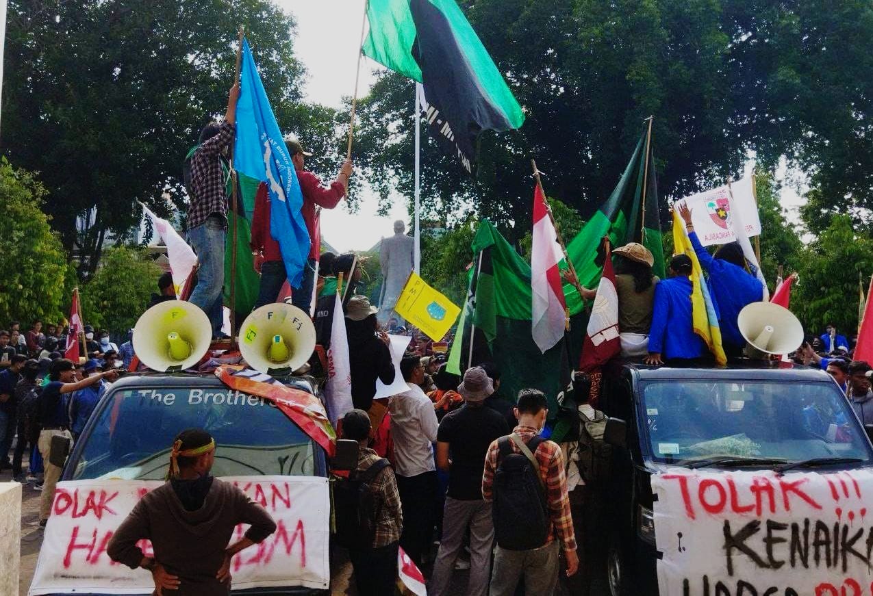 Mahasiswa Kembali Geruduk Gedung DPRD DIY, Ini yang Diminta - jogjaaja.com