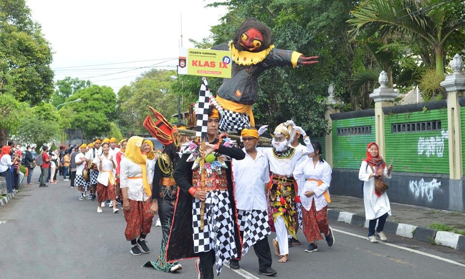 Karnaval Pelajar Menyambut HUT ke-266 Kota Yogyakarta Tampilkan Pakaian ...