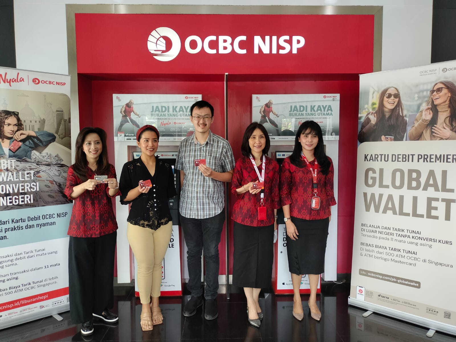 Kartu Debit Global Wallet OCBC NISP Permudah Nasabah Transaksi di Lua ...