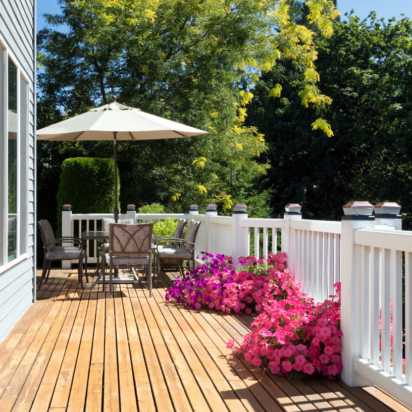 Cedar Decking | Decking & Railing