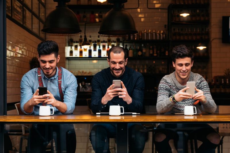 Apple works on wireless headset for both AR, VR - report - Telecompaper