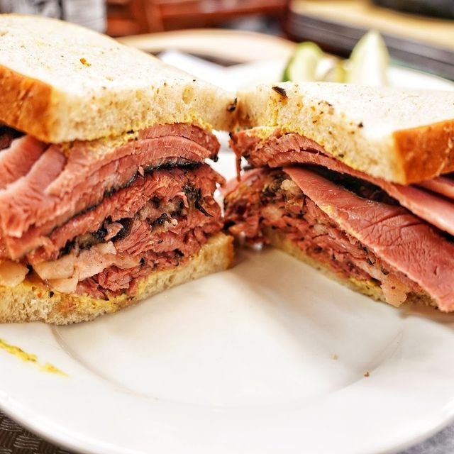 TVFoodMaps: Restaurants on TV Shows, Diners-Drive-Ins and Dives