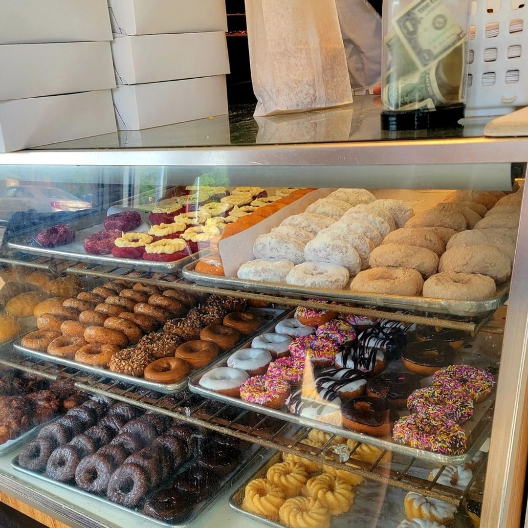 Donut Drive In, St. Louis, MO, Seen On Man vs Food Nation