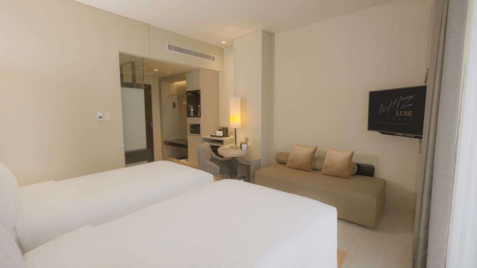 Whiz Luxe Hotel Spazio Surabaya, Surabaya - Harga diskon s.d 30% di 2023