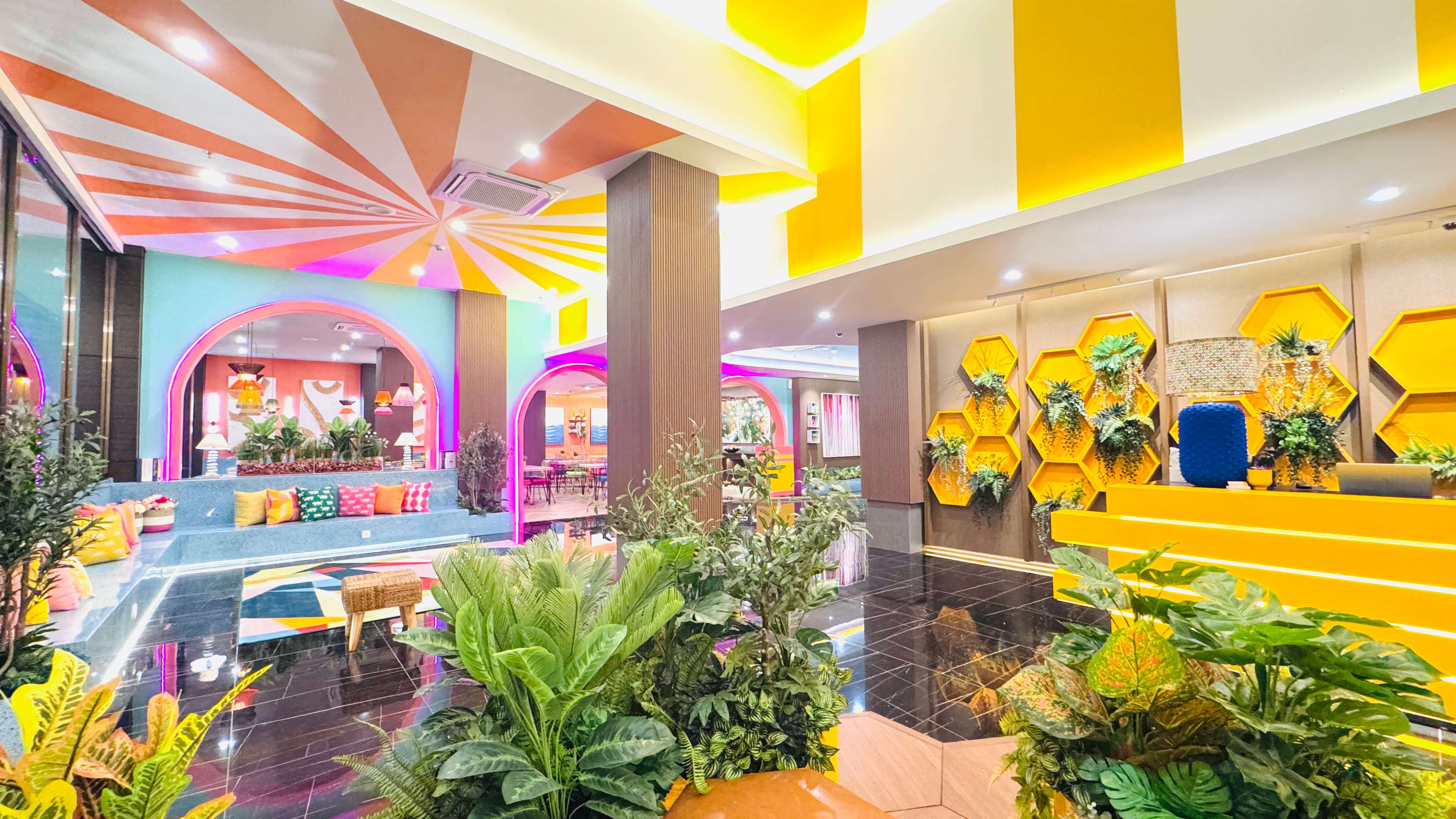 Yellow Bee Resort Cililitan, East Jakarta - Disc. up to 30%