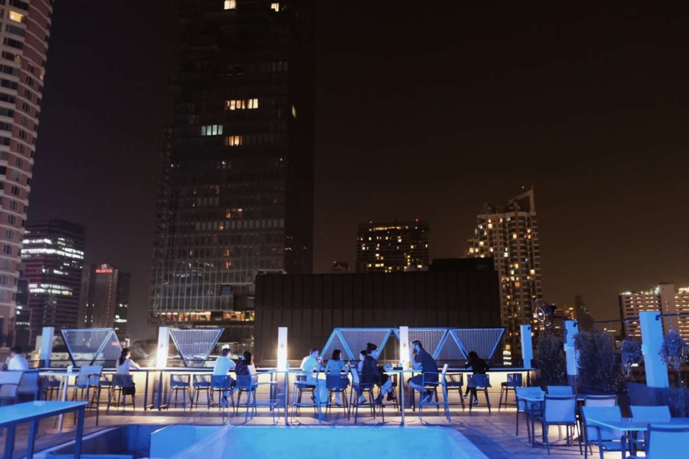 เปิด 5 ลายแทง Rooftops Bar เปิดใหม่ ใจกลางเมือง วิวหลักล้าน!!!