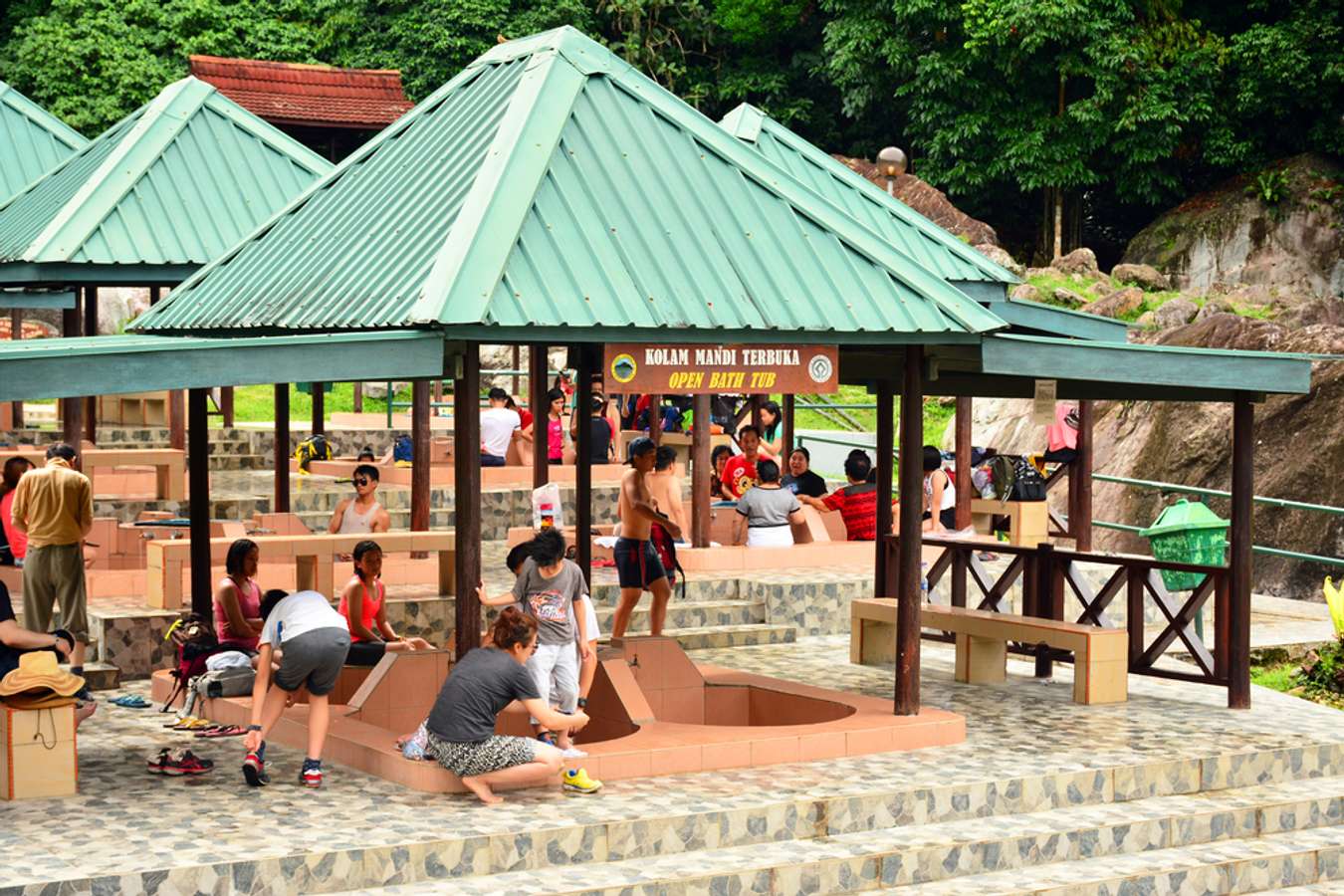 Discover the spectacular scenery of Mount Kinabalu at these refreshing ...