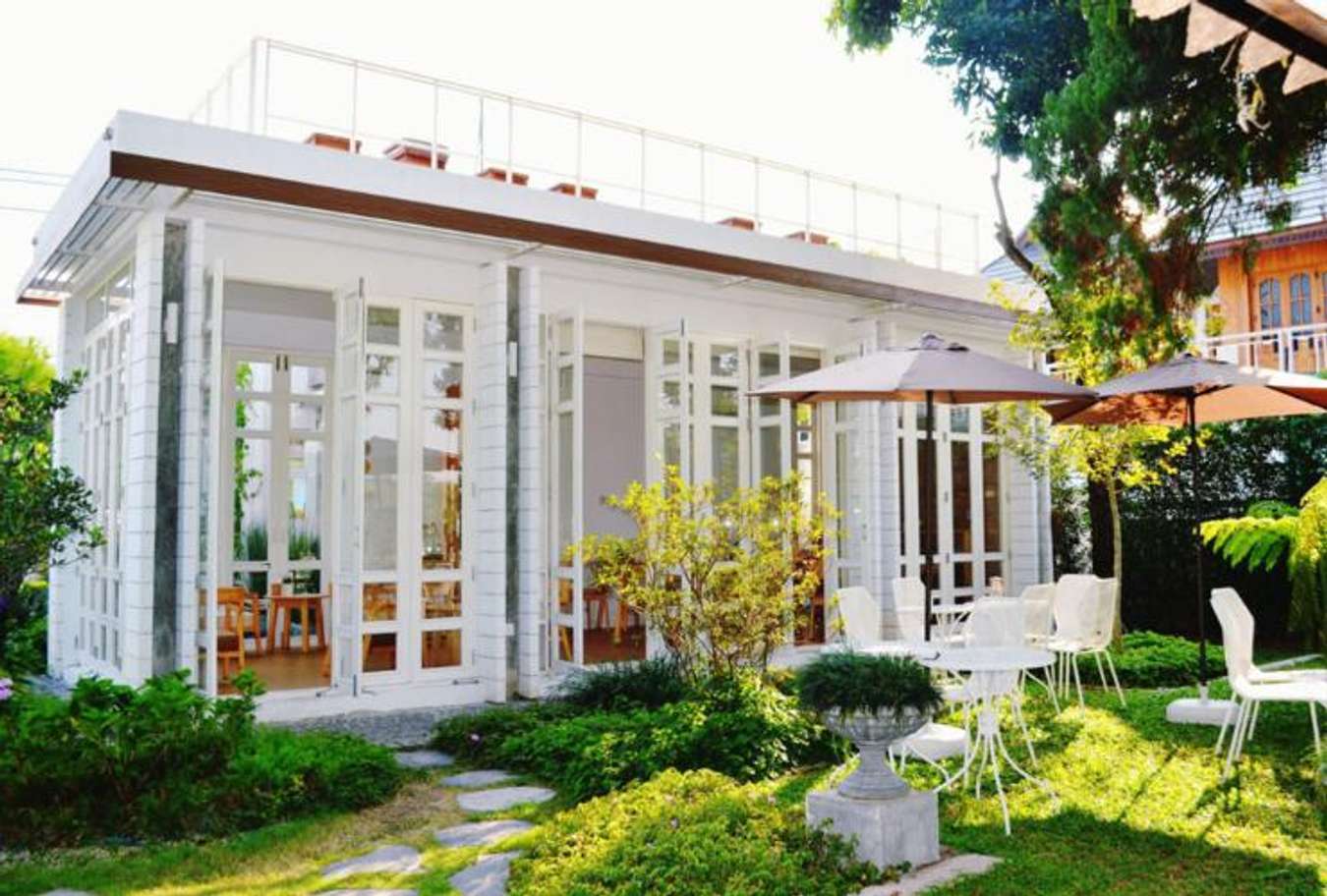 10 ที่พักถ่ายรูปสวยปัง แถมที่นั่งสุดชิลล์ มีคาเฟ่ให้เช็คอินในตัว