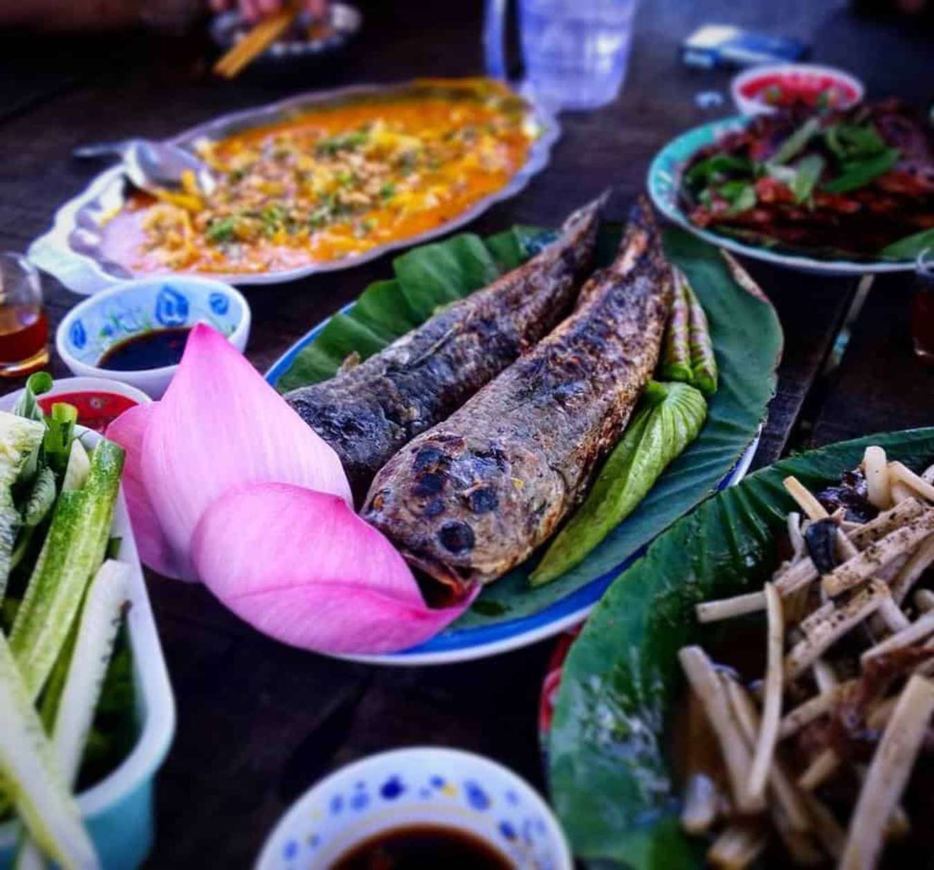 Những cánh đồng sen bạt ngàn, đẹp hút hồn của Việt Nam