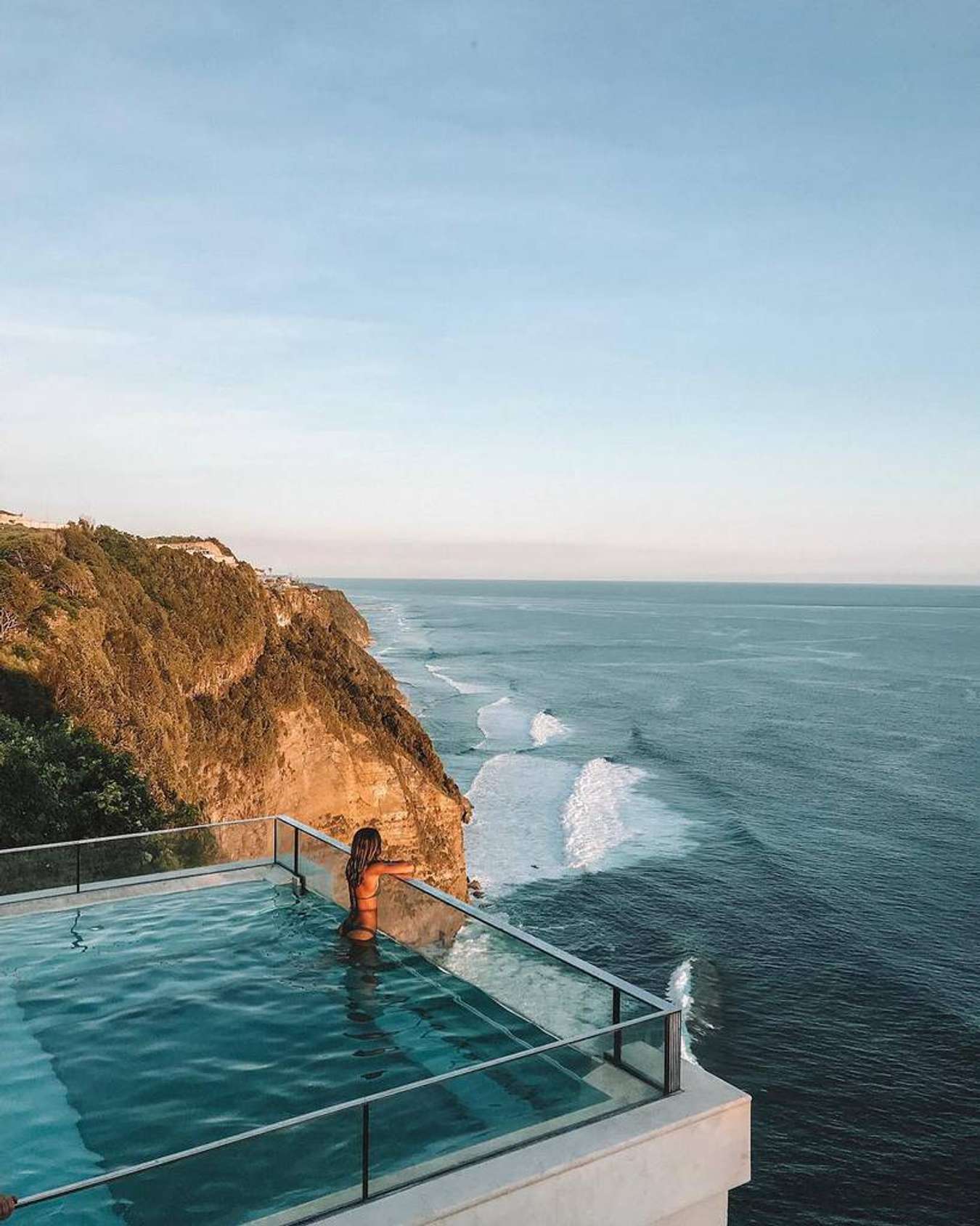 "Quẩy cực nhiệt" tại những beach club sang chảnh nhất ở Uluwatu, Bali