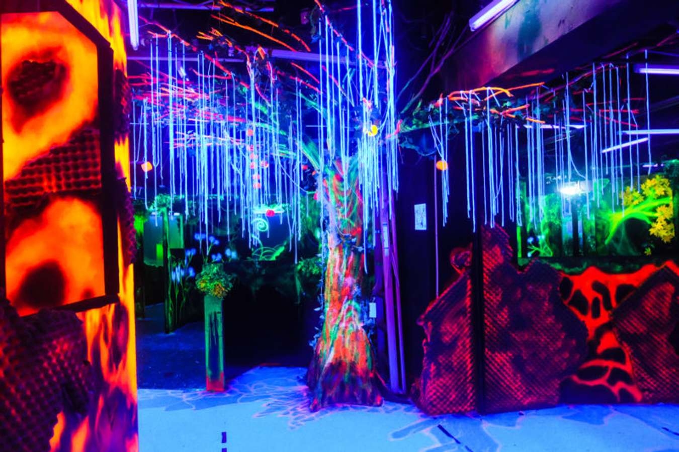 สยามเลเซอร์เกม SIAM LASER GAMES ชวนลงสนาม ขยับแข้งขา จับปืนออกท่า บู๊ ...