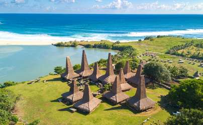 Mengenal Rumah Adat Sumba: Filosofi Marapu, Keunikan Arsitektur, dan ...