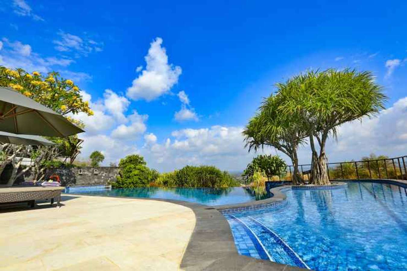 7 Hotel dengan Infinity Pool di Jogja dengan Panorama Terbaik