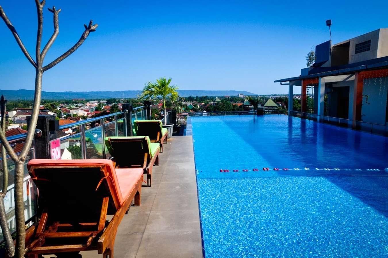 7 Hotel dengan Infinity Pool di Jogja dengan Panorama Terbaik