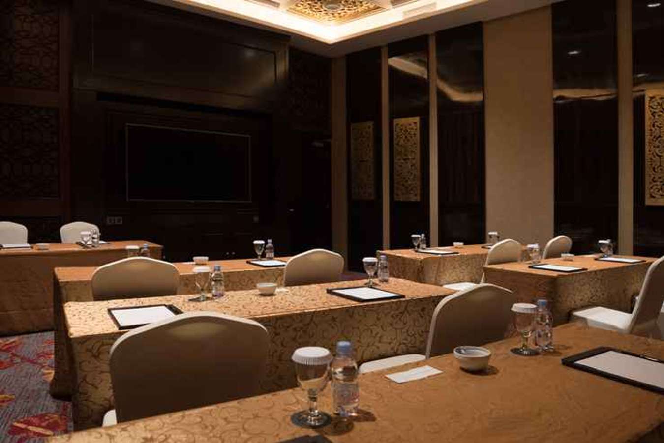 9 Hotel dengan Fasilitas Ruang Meeting di Makassar