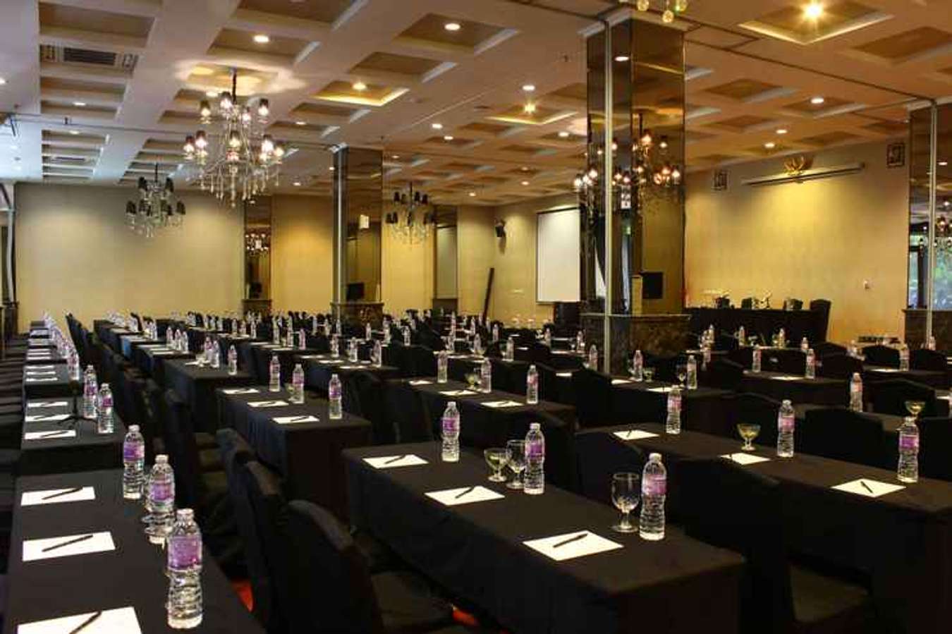 7 Hotel dengan Fasilitas Meeting Room di Bogor