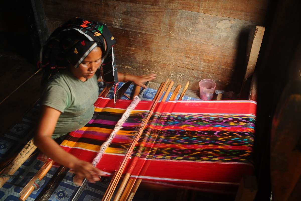 5 Baju Adat Indonesia yang Mendunia & Membanggakan