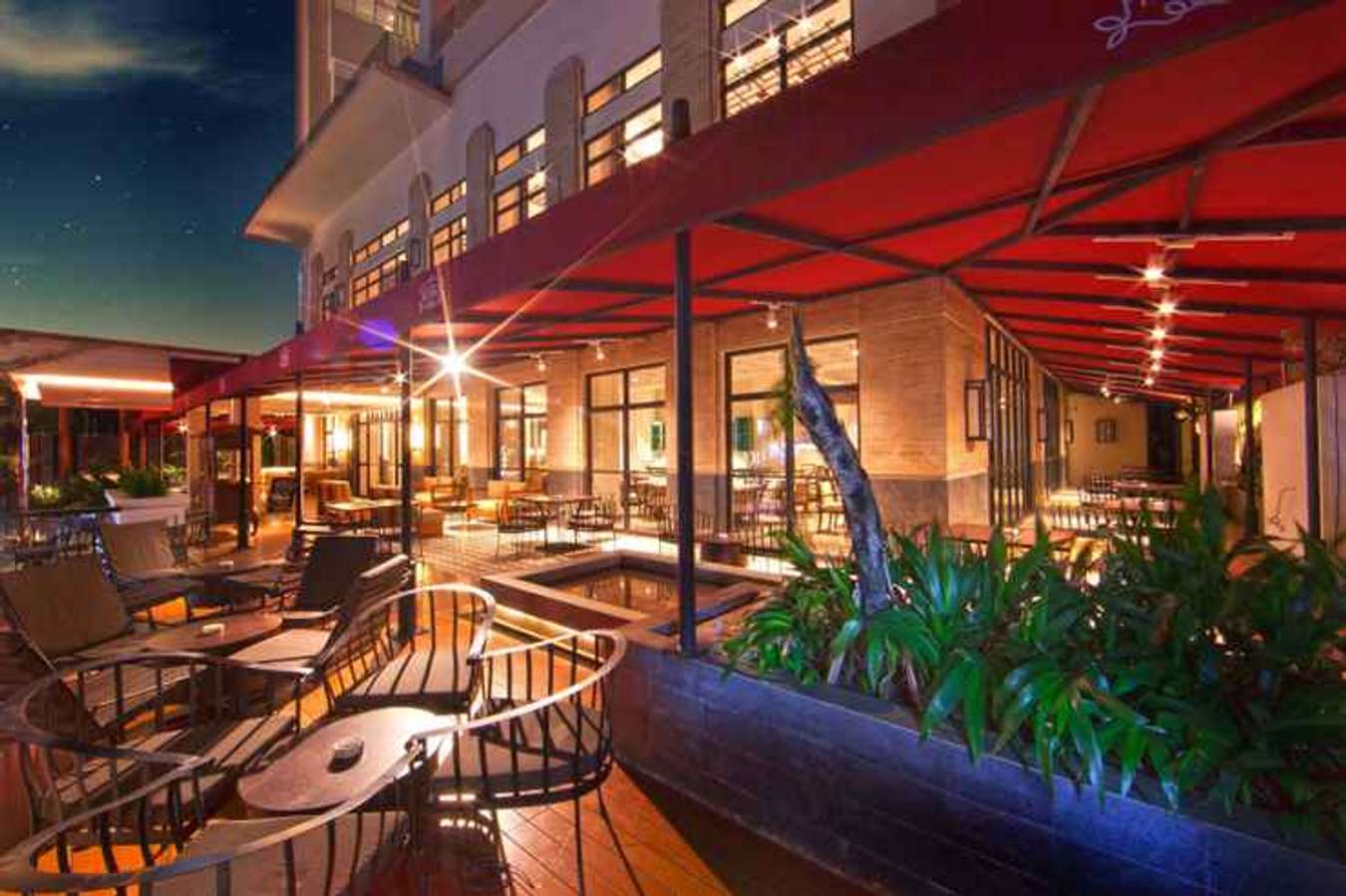 7 Hotel dengan Rooftop Cafe & Restaurant Terbaik di Bandung
