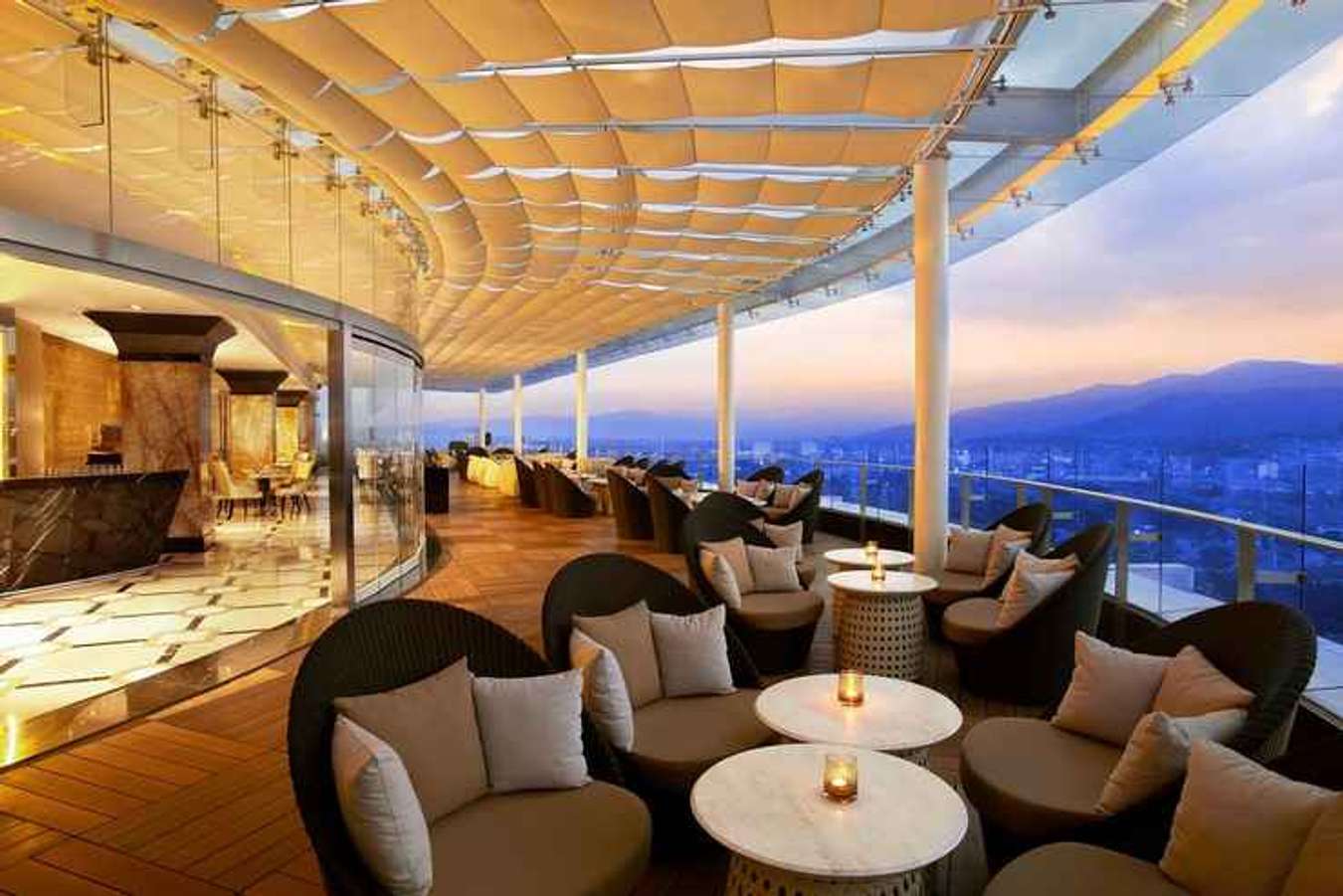 7 Hotel dengan Rooftop Cafe & Restaurant Terbaik di Bandung