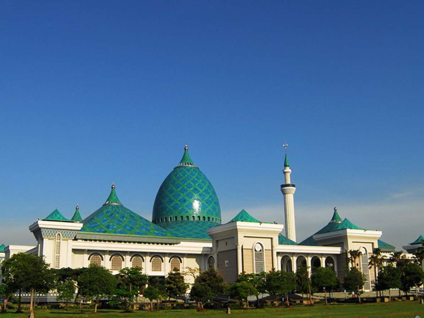 9 Masjid Termegah & Terbesar di Indonesia!