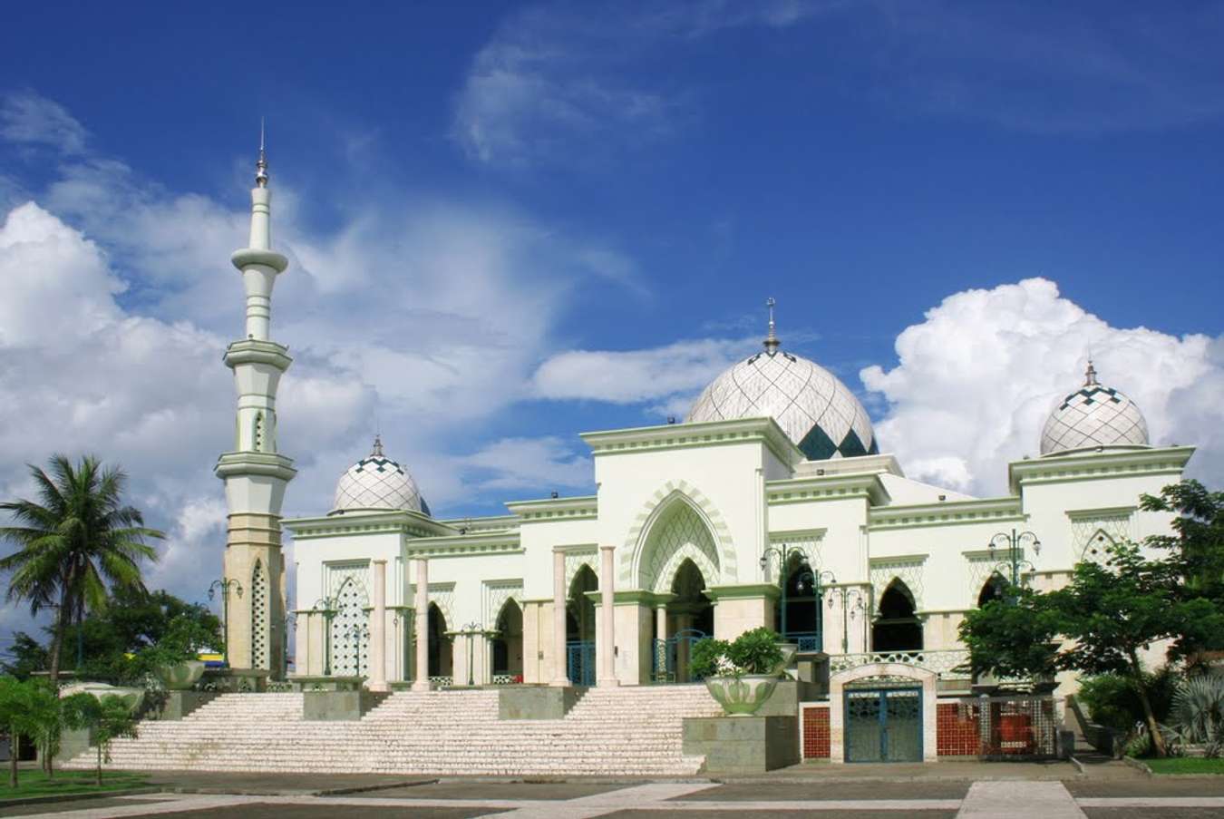 9 Masjid Termegah & Terbesar di Indonesia!