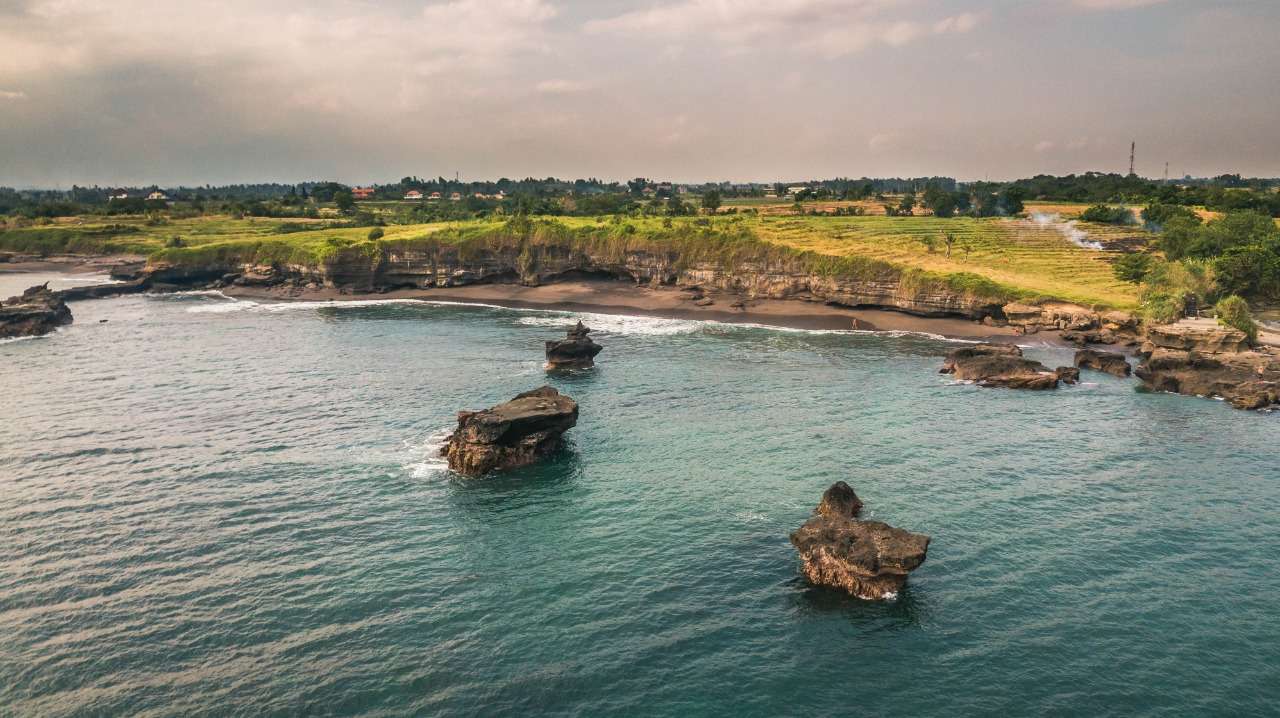 Mengenal Keindahan Wisata Bahari Pantai Melasti