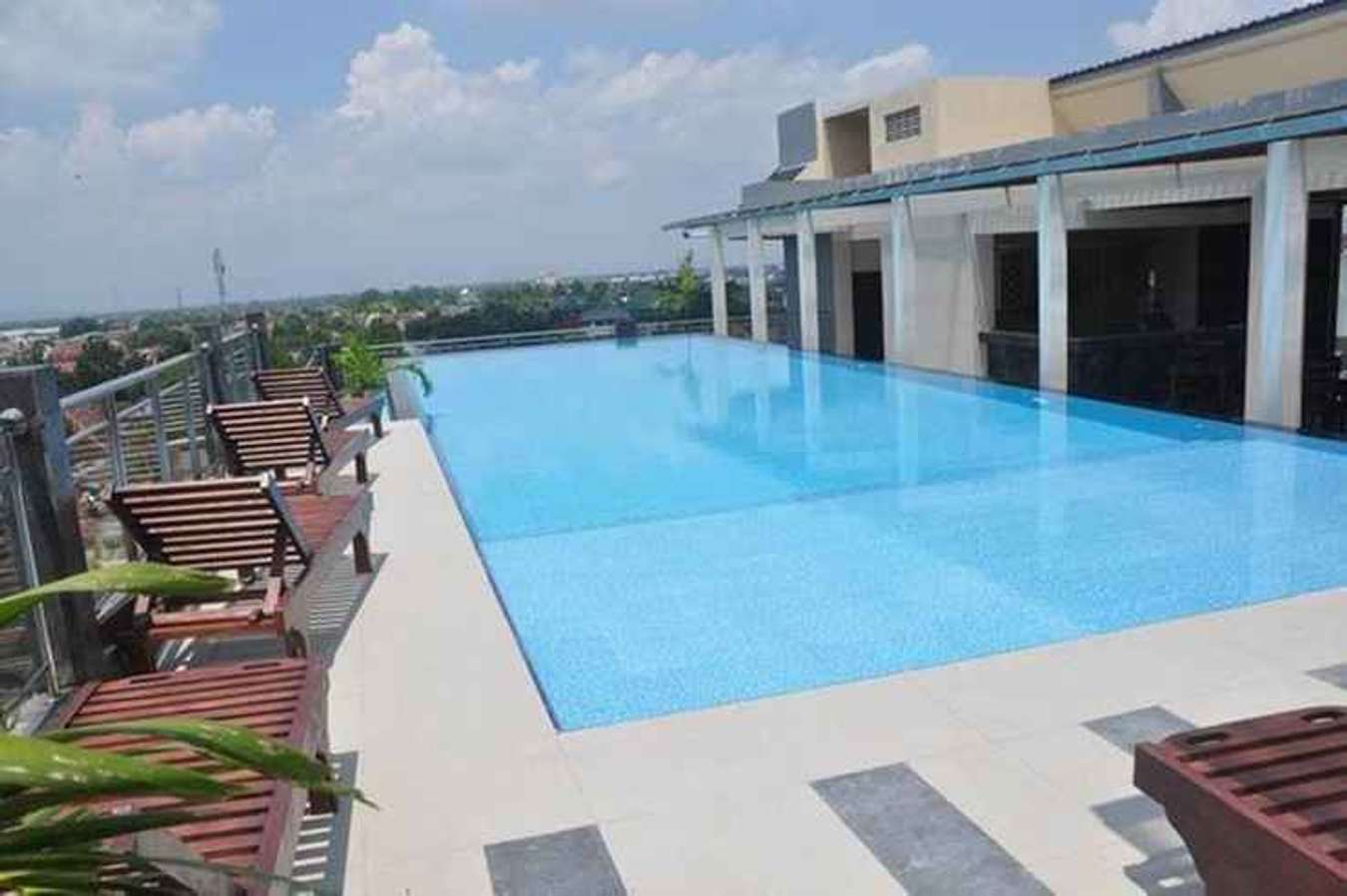 8 Rekomendasi Hotel dengan Rooftop Pool di Yogyakarta