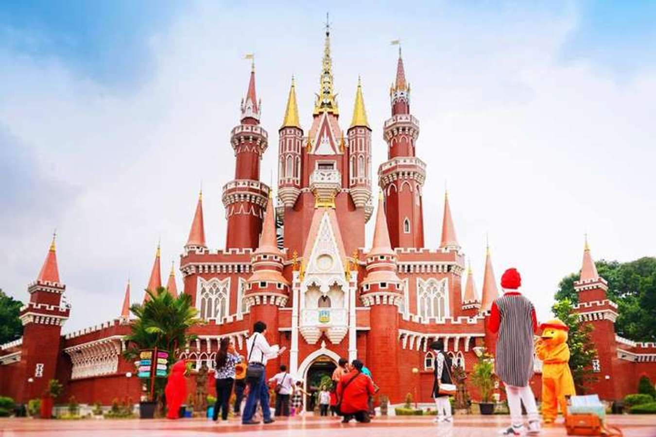 8 Destinasi Taman Bermain di Indonesia