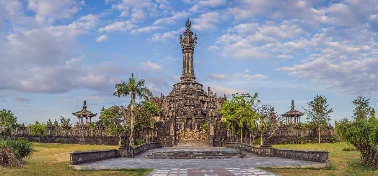 9 Monumen di Indonesia Paling Populer